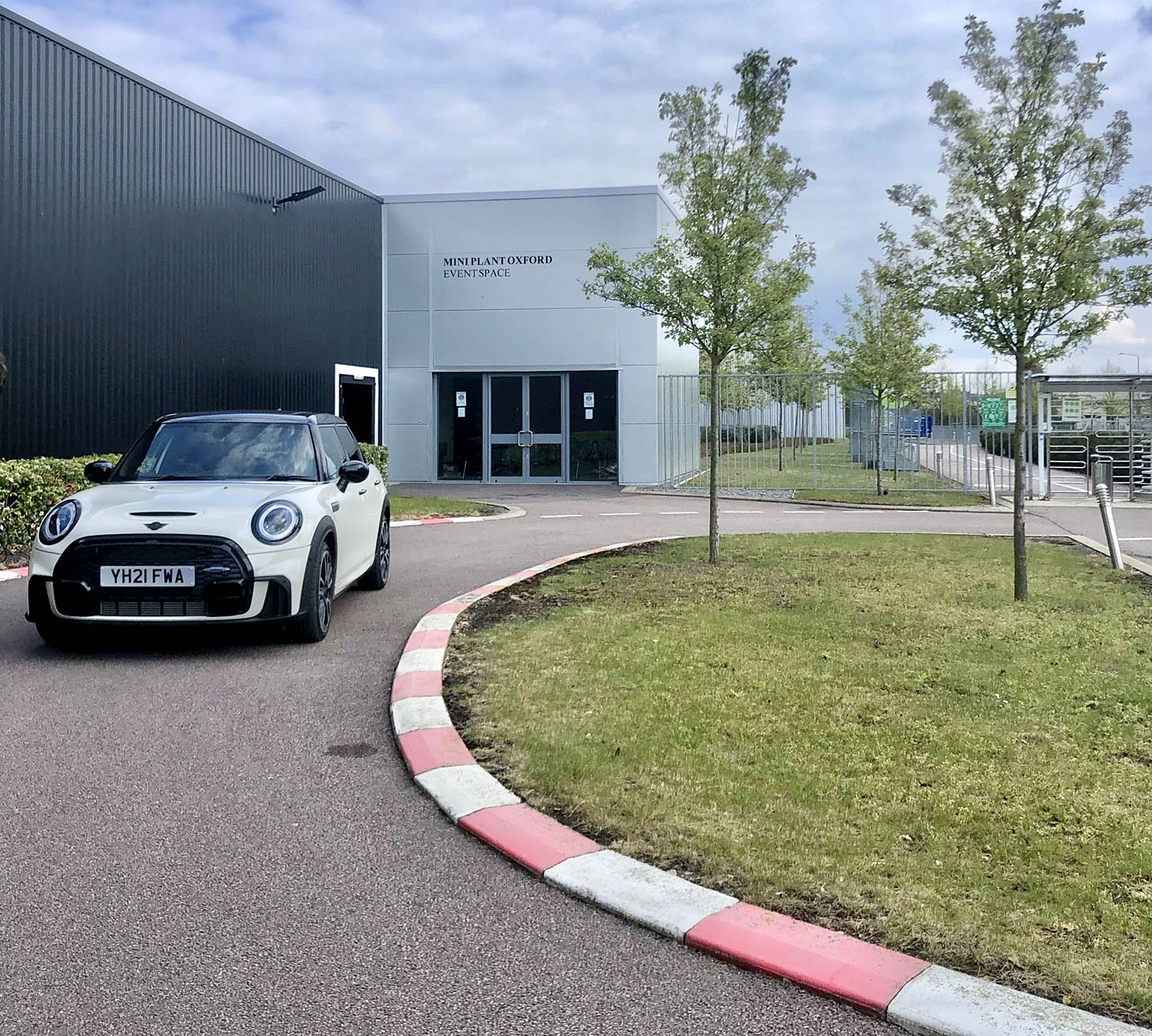VIDEO: Driving the latest version of an automotive icon: Mini Cooper S ...