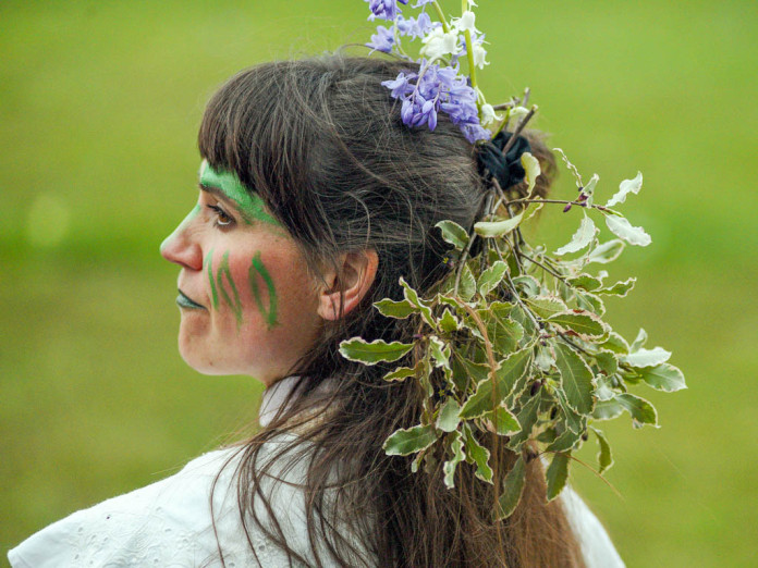 In pictures: morris dancers greet the May Day sunrise | Stroud Times