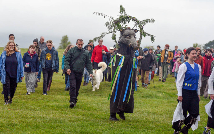 In pictures: morris dancers greet the May Day sunrise | Stroud Times
