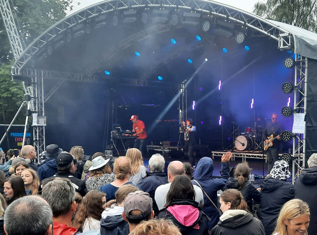 Review: Chalfest - a family-friendly party on the hill | Stroud Times