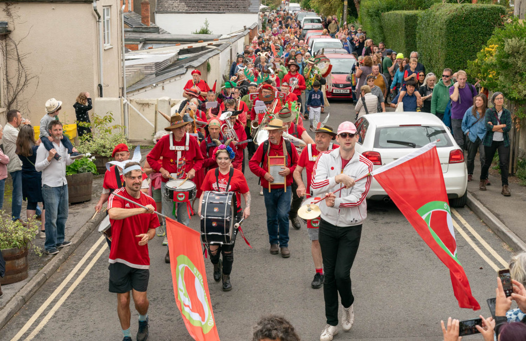 Pictures: Horns on Horns Road | Stroud Times