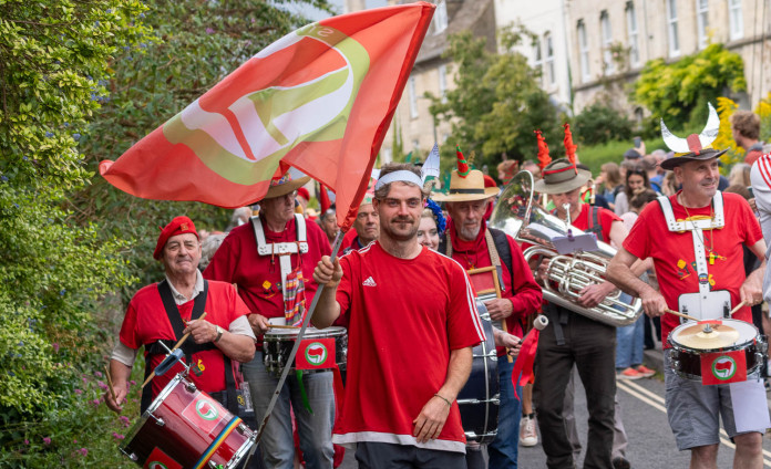 Pictures: Horns on Horns Road | Stroud Times
