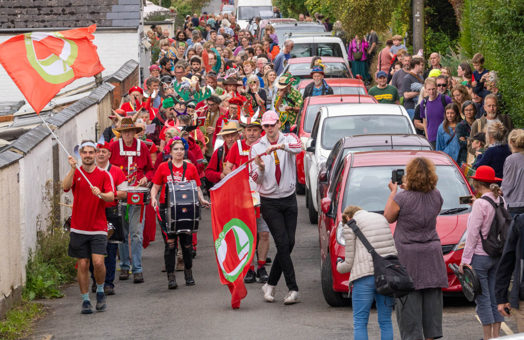 Pictures: Horns on Horns Road | Stroud Times
